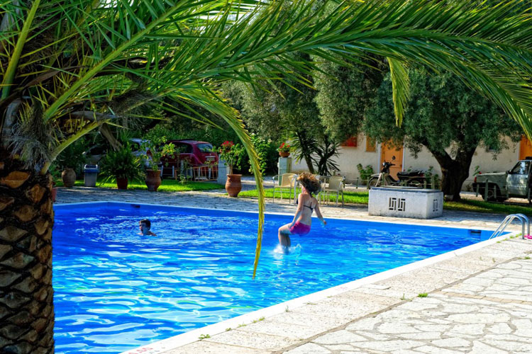 THALERO HOLIDAY CENTER | Studios - 300 Μέτρα Από Τη Θάλασσα ...